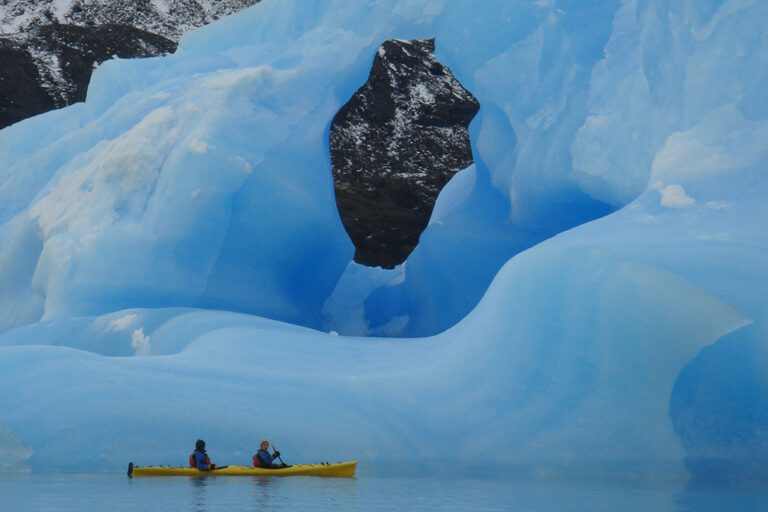 Torres del Paine | Kayak Grey | ExperienceExperience Chile